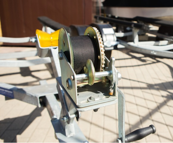 The Advantages of Bi-directional Self-locking Winches - GO TRAILER PARTS